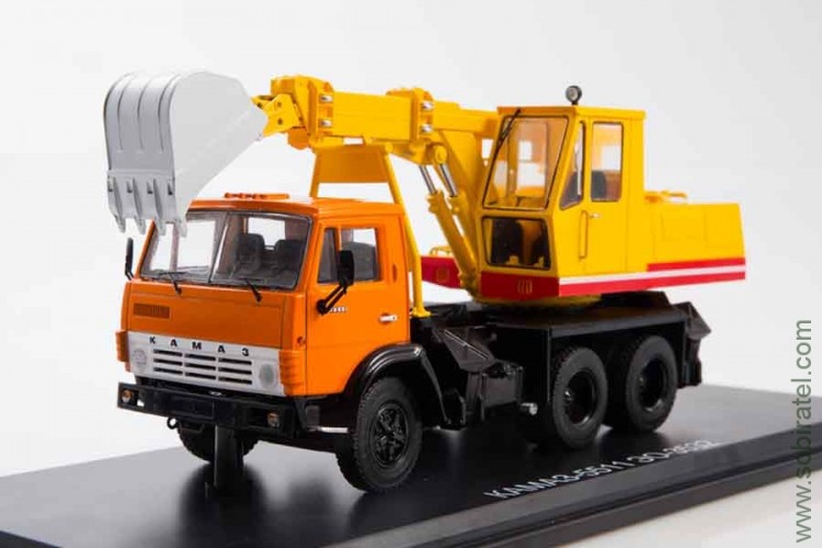 Экскаватор ЭО-3532 (5511) (SSM 1:43)